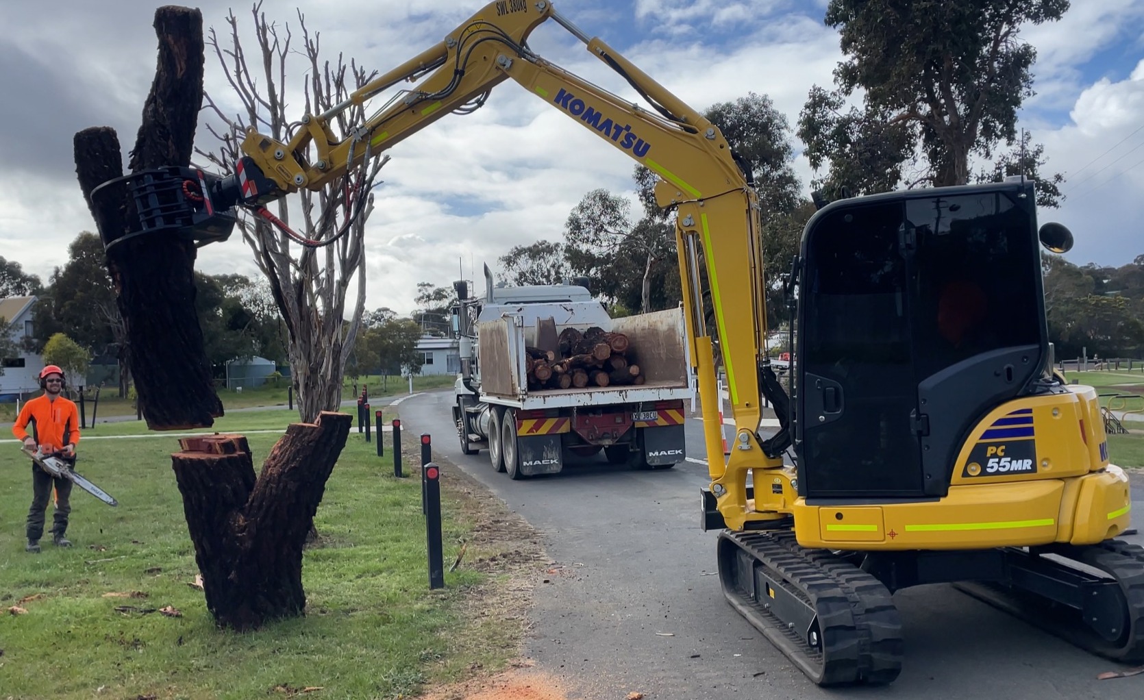 Rotating Log Grab - Worm Drive
