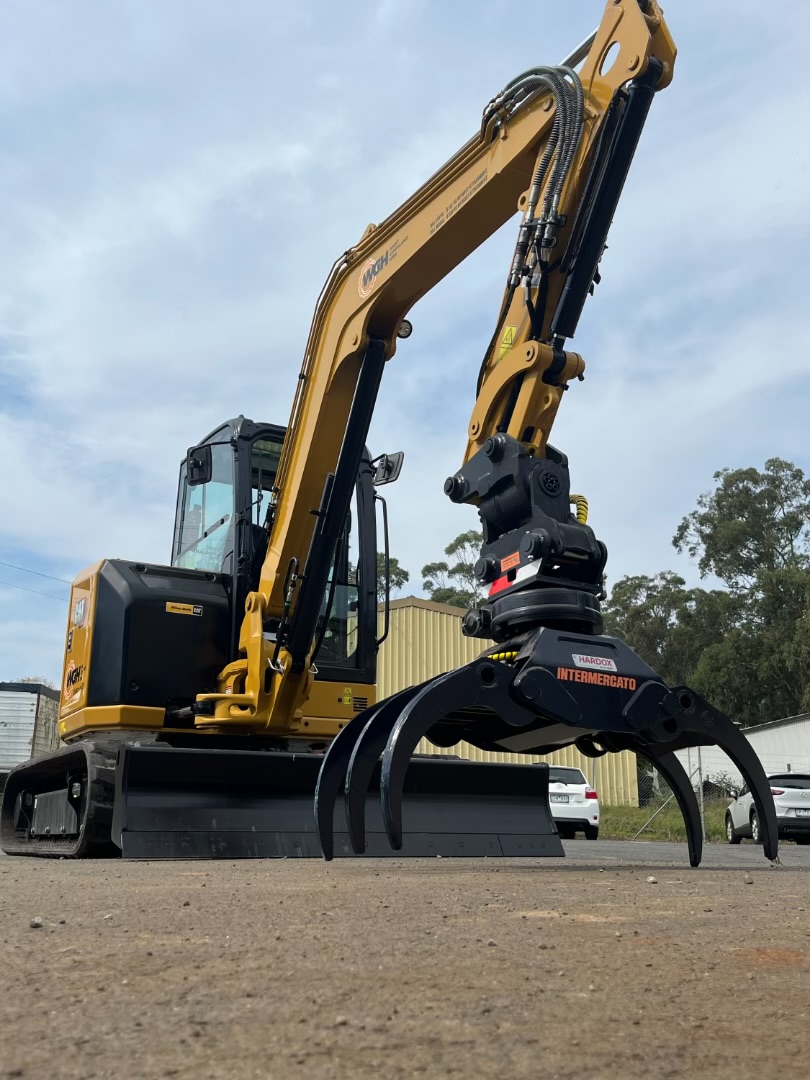 Rotating Five Finger Grapples