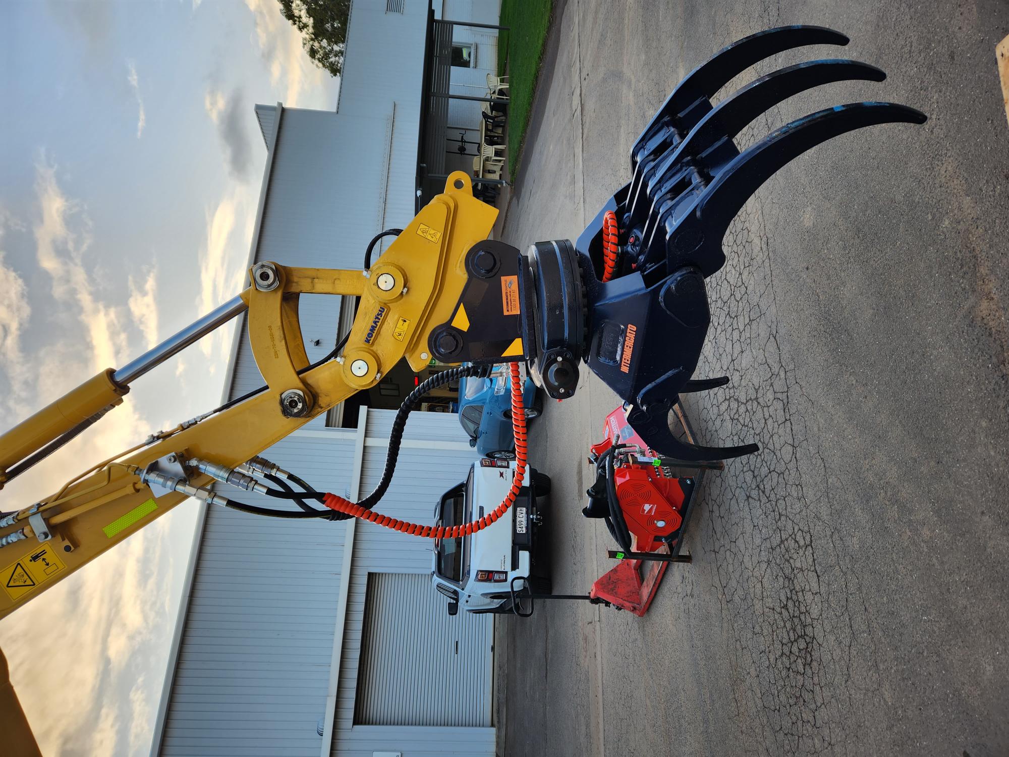 Rotating Five Finger Grapples